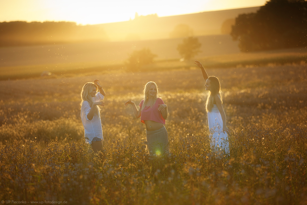 Summer sunset with models - Fotoshoot in the very late afternoon